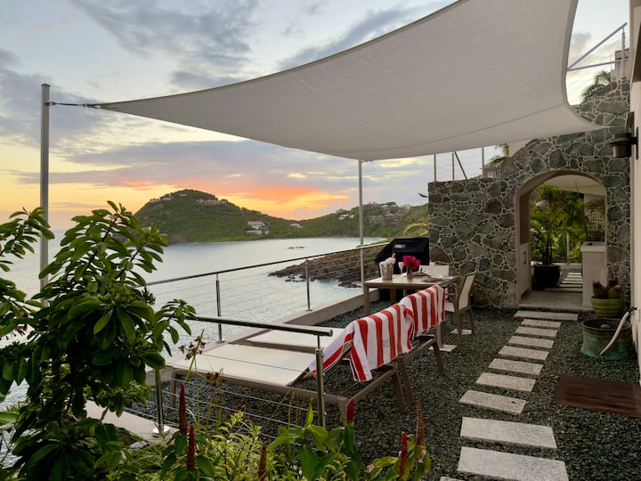 Oceanfront Clifftop Escape
Guest Suite - Cruz Bay