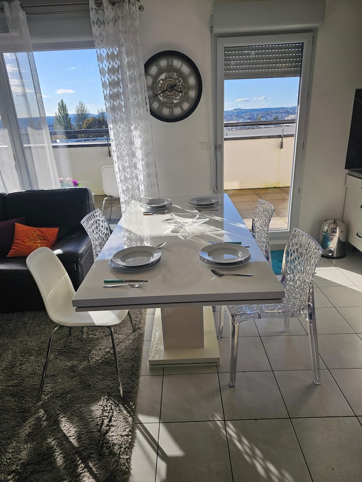 T-3 Au Centre Ville Près Du Tram Et Bus,  Luxe Chu - 迪戎