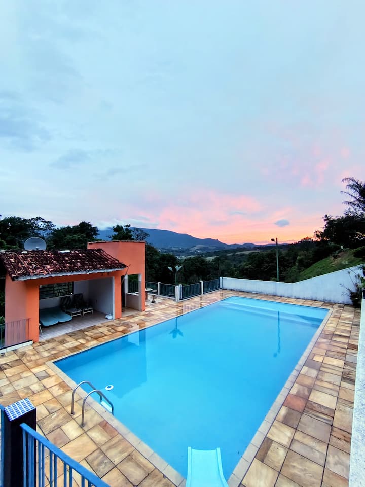 Casa Na Serra, Ampla Com 2qtos,varanda, Churrasq. - Extrema