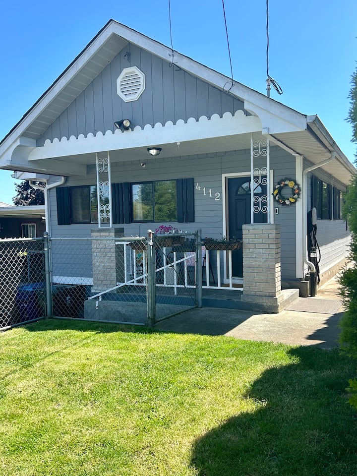 Cheerful Proctor Home In The Heart Of The 253 - Tacoma, WA