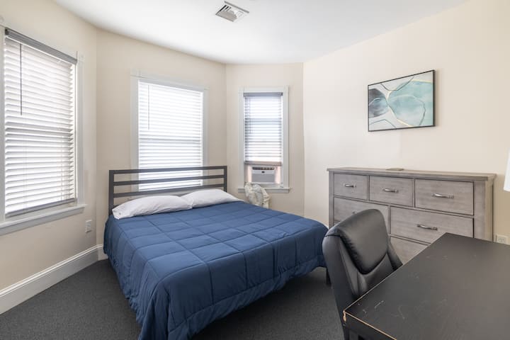 Spacious Condo • Quick Drive To Everything - Hartford, CT