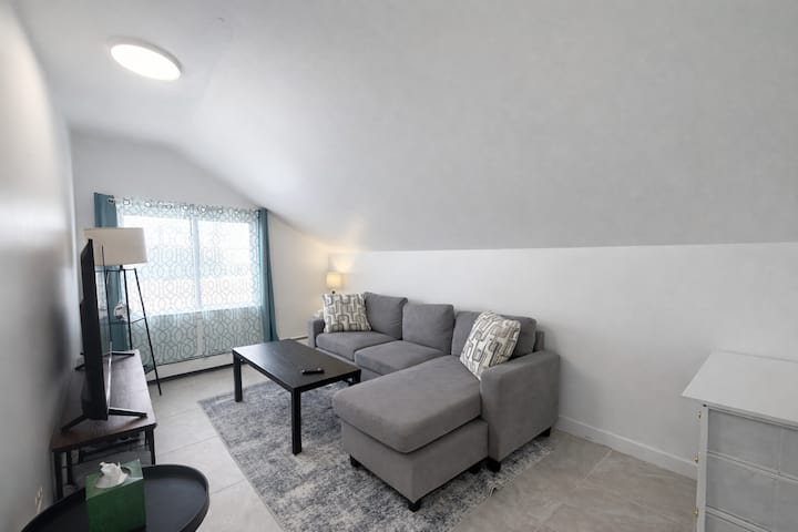 Private •Kitchen•bath•mins To Royal Oak - Royal Oak, MI