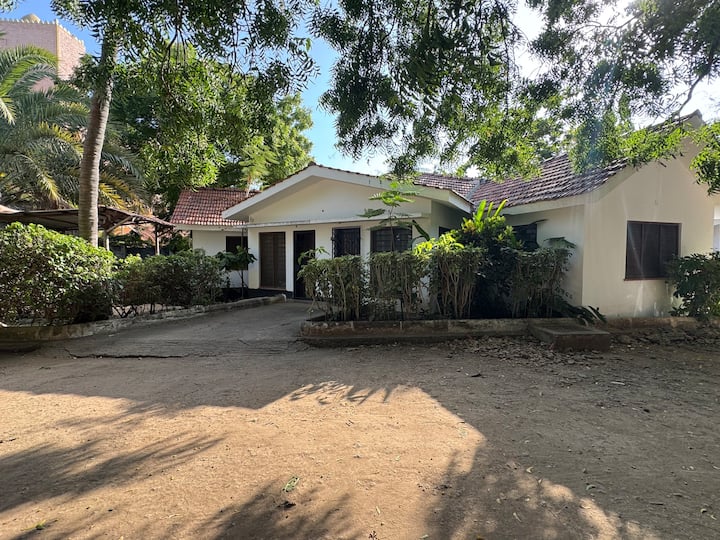 Diani Reef House 4 300m To The Beach - Diani Beach