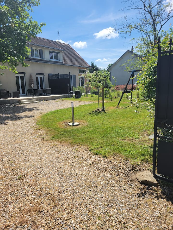 Le Gîte D'amélie Gîte 6 Pers,1min De L’a20, Jardin - France