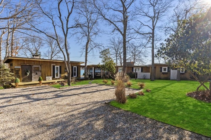 Shelter Island Waterfront 4 Bed/3 Baths /Pool/dock - Shelter Island, NY