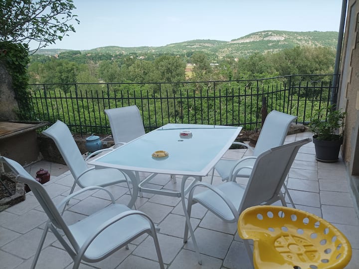 Appartement Atypique Au Rdc D'un Petit Château - Saujac