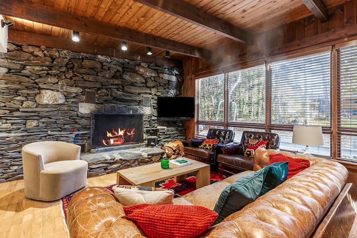 Cozy Mid-mod Ski Lodge W/ Fireplace - Killington, VT