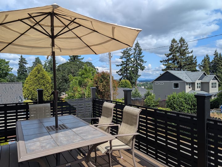 New Deck! Live Plants And Earthy Atmosphere! - Salem, OR