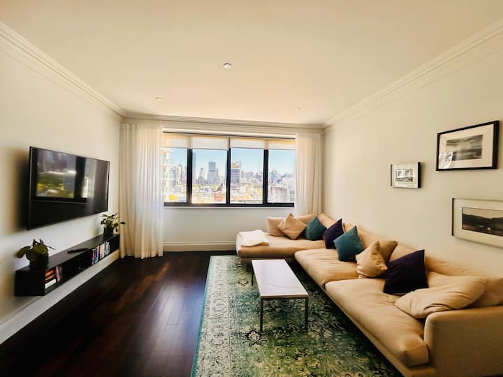 Stylish, Spacious  Apartment With Big City Views - Sydney