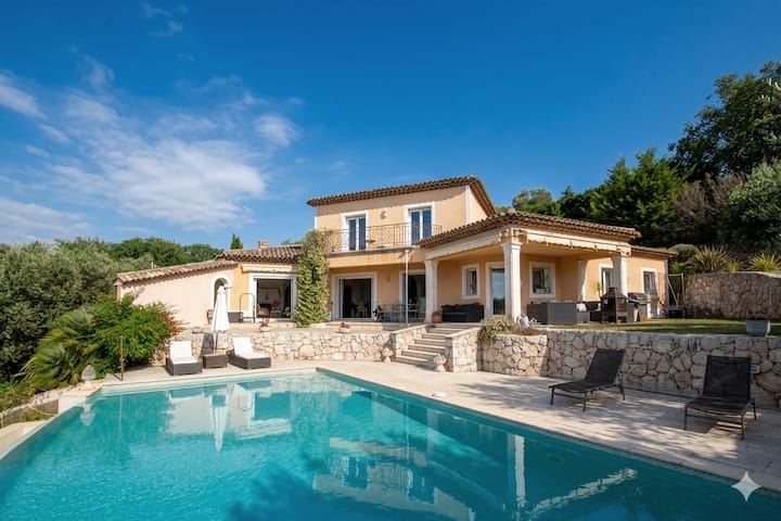 Luxury Riviera Villa | Sea Views, Pool & Cinema - Grasse