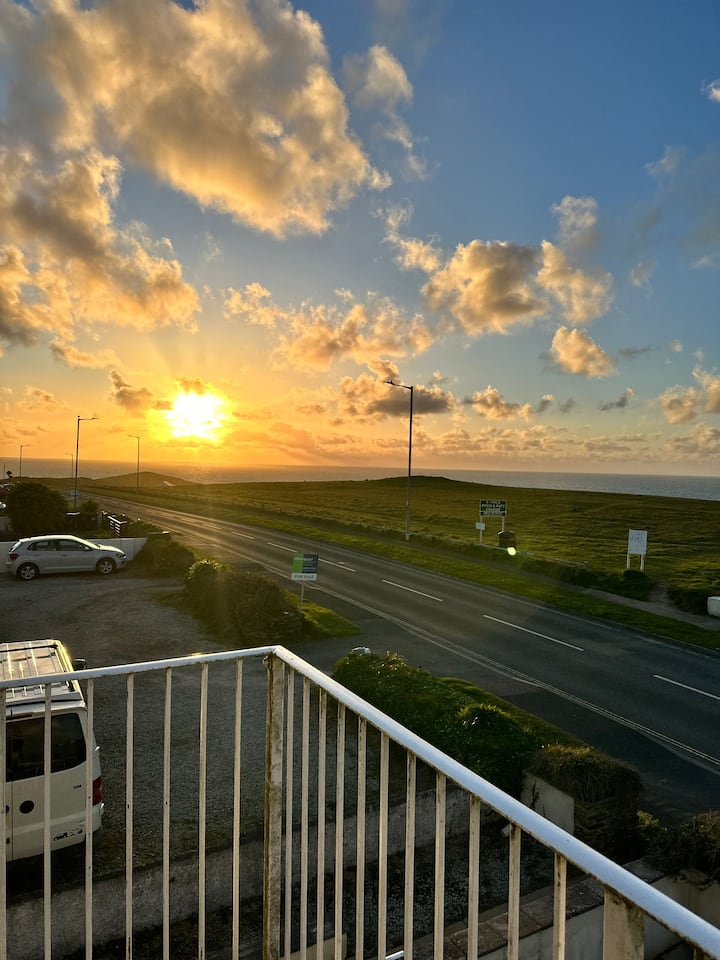 Comfortable Apartment-parking-5 Mins Walk To Beach - Perranporth