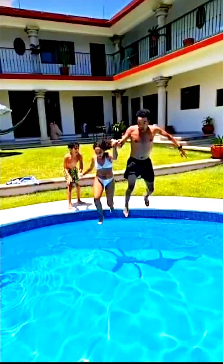 Lomas Verdes Jacuzzi & Warm Pool, 10 Guests - Cuernavaca