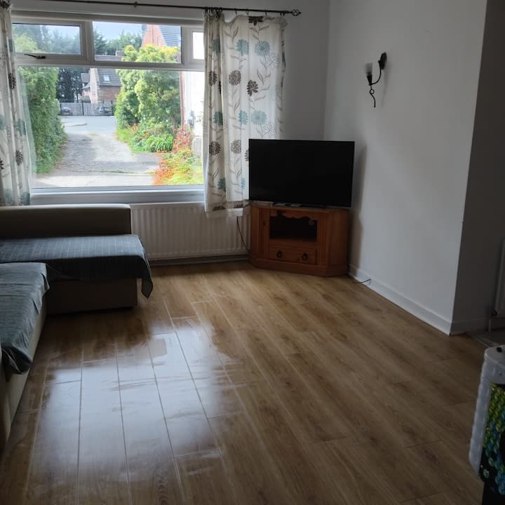Annexe Garden Apartment And Wifi & Parking - George Best Belfast City Airport (BHD)