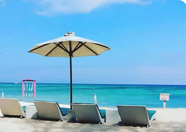 Kai's Beach House Villa ... Absolute Beach Front! - Gili Islands