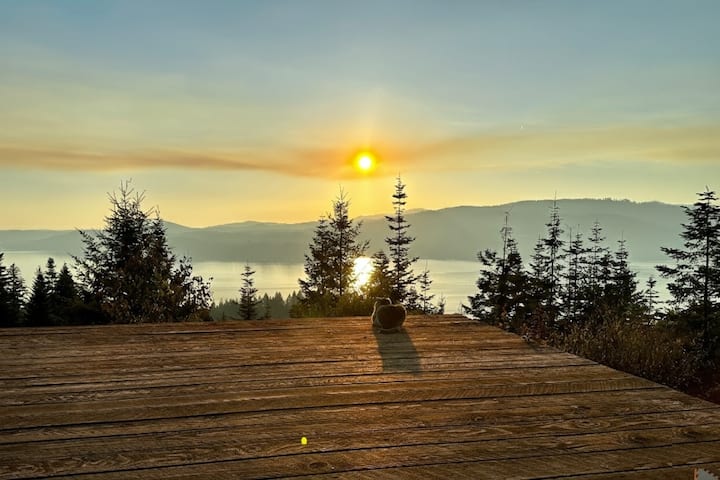 Peek-a-lake Guesthouse. Lakeview On 30 Acres - Lake Coeur d'Alene, ID