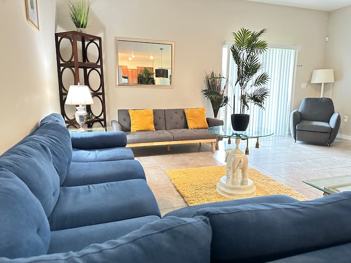 Spacious Home Near Advent Health Hospital - Tampa, FL