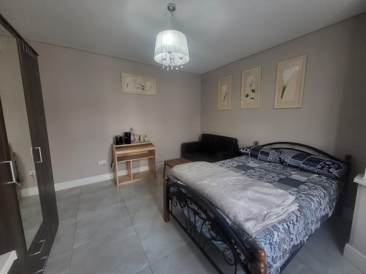 Ground Floor Private Double Bed Room& Free Parking - Watford