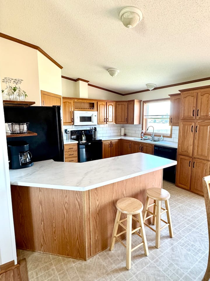 Three Bedroom Home On A Large Lot With A Lake View - Devils Lake, ND
