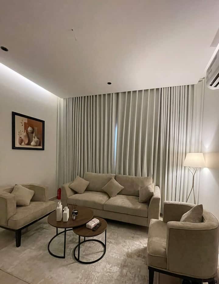 شقه صالة وغرفة نوم مودرن - Dammam