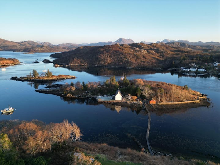 Cosy Wooden Cabin And Barrel Hot Tub Dogs Welcome - Gairloch