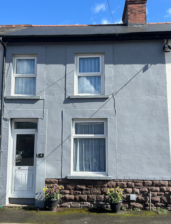 Rhona’s Cottage - Abergavenny