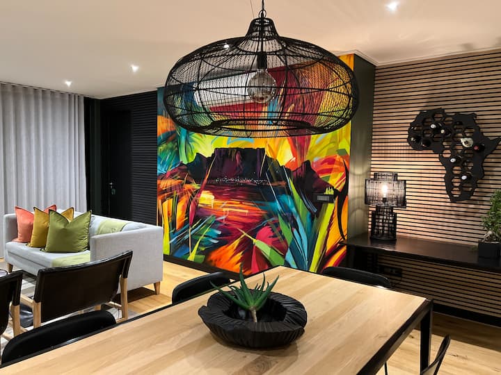 Modern & Vibrant-luxurious 2 Bed Apartment W/views - Cape Town