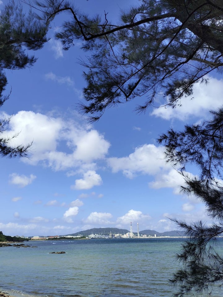 【無人チェックイン】
住むように泊まる／ビーチ、スーパー車で３分 - Okinawa