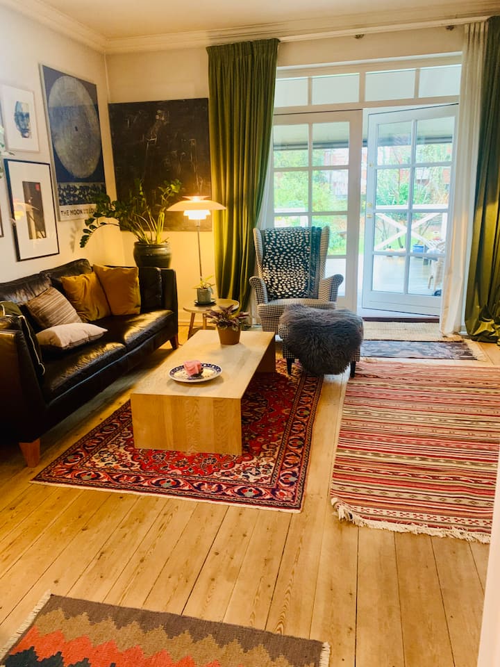 Smukt, Sjælfuldt Og Charmerende Hus Midt I Odense. - Odense