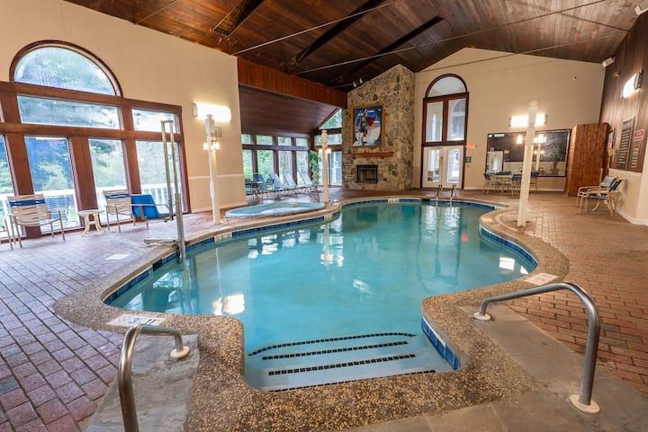 Nordic Village Resort | Château Mtn View Penthouse - Jackson, NH