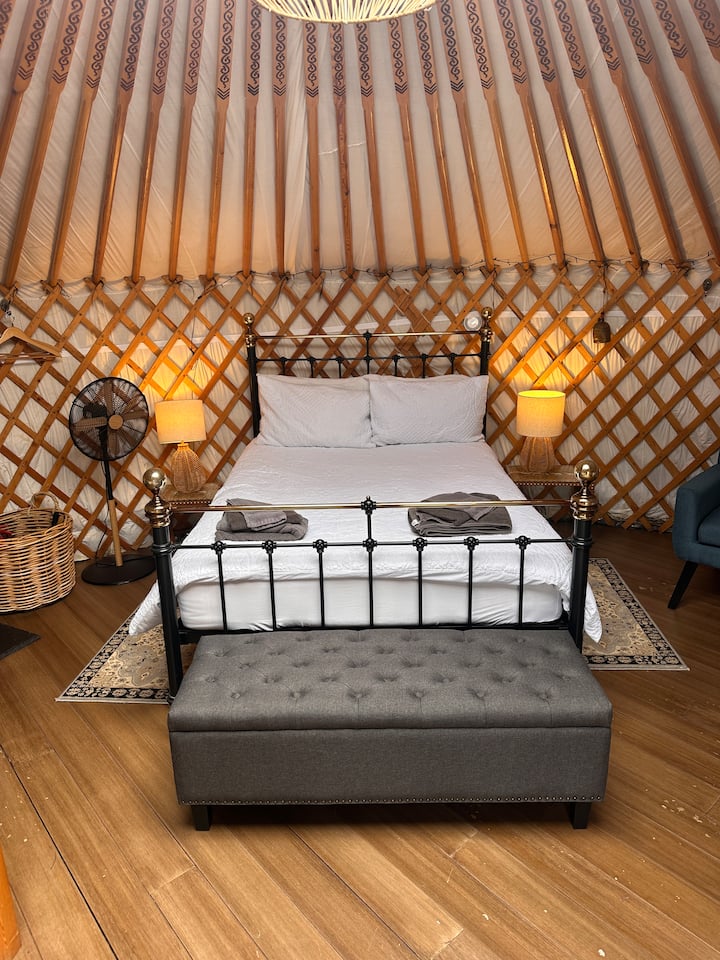 Yurt With Fire, Skylight, Garden, + Hot Tub/sauna - Buckinghamshire