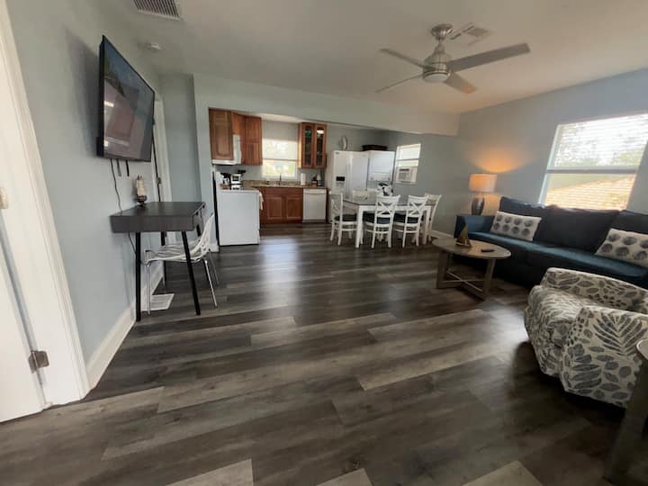 Fresh Entire Unit Kit W/d Upstairs 3mi. To Beach - Bonita Springs, FL