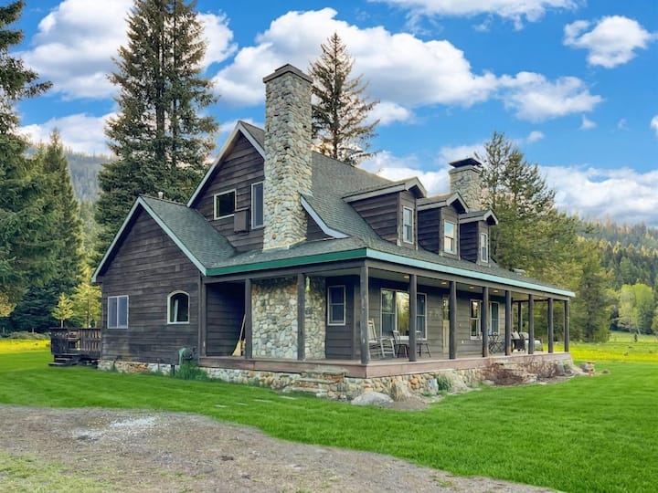 Stunning Cabin On 27 Forested Acres- Hot Tub - Tamarack Ski Resort, ID