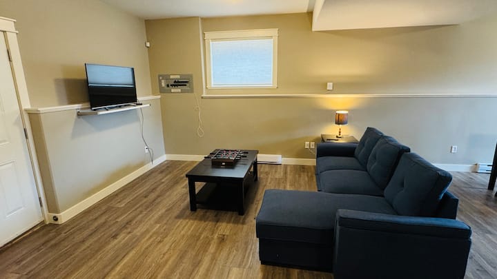 2 Bed Unit | King And Queen Bed | Large Parking - Dawson Creek