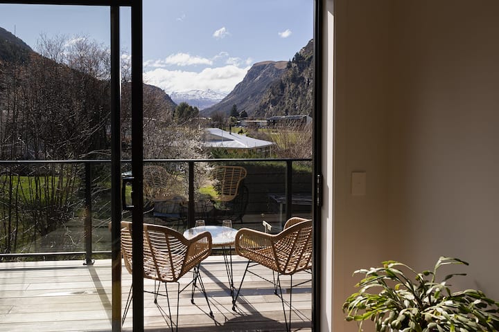 Chic Central Village Condo, Onsite Free Parking. - Queenstown, New Zealand