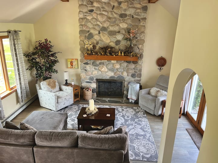 Peaceful Home With Creek And Hot Tub - Bozeman, MT
