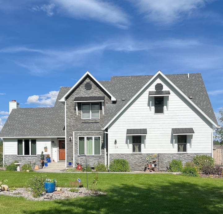 Peaceful Home With Creek And Hot Tub - Bozeman, MT