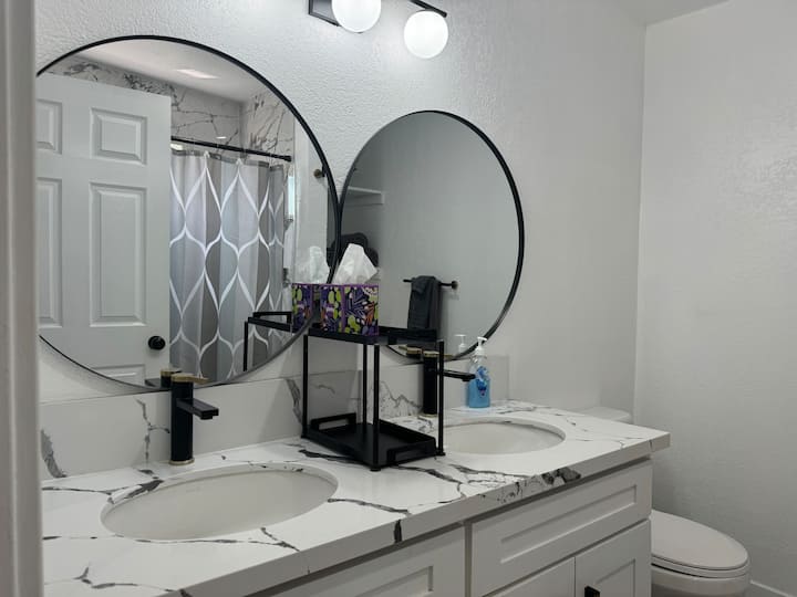 King Bed Studio In Chula Vista - Chula Vista, CA