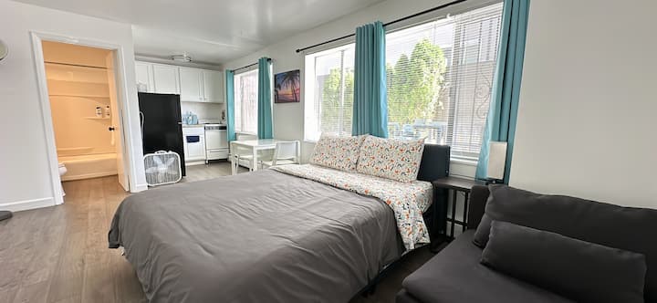 Studio In The Heart Of Cap Hill - Free Parking - Pioneer Square - Seattle