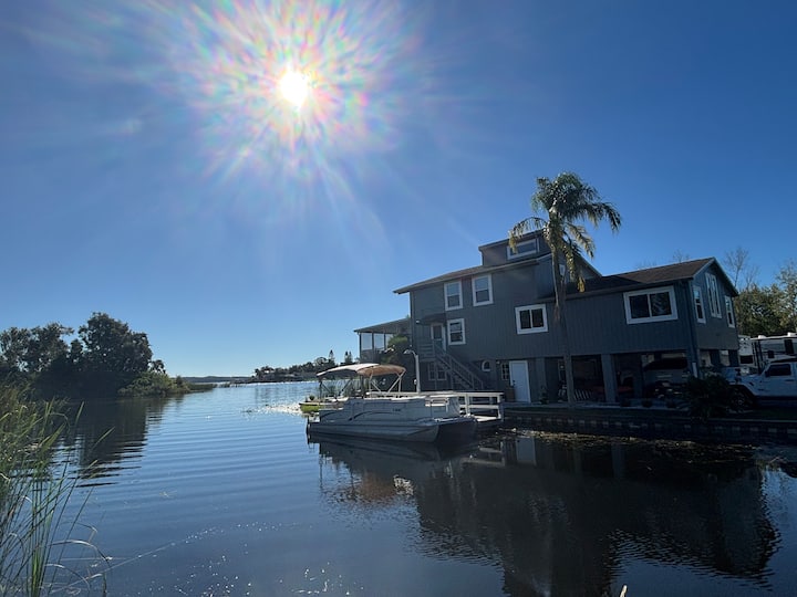 Peaceful Lake Tarpon Home 3bed/2.5bath - Tarpon Springs, FL
