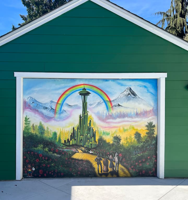 Over The Rainbow House In The Emerald City - Seattle