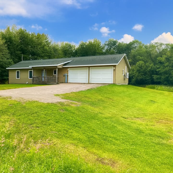 Pictured Rocks - Wooded Retreat Waterfalls Trails - Munising, MI