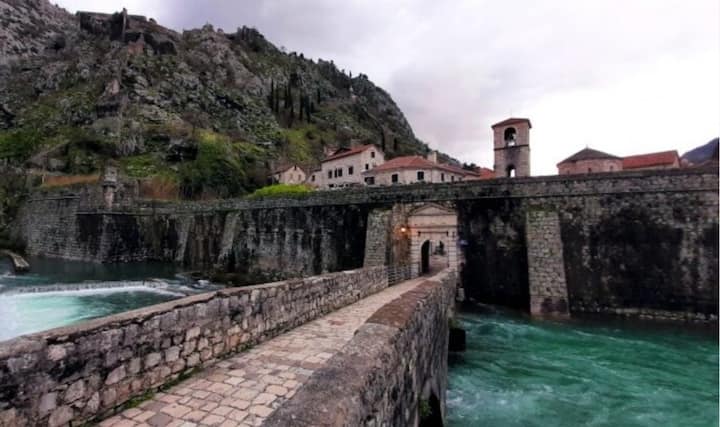 Mountain's Edge Apartment In Kotor Old Town - Kotor