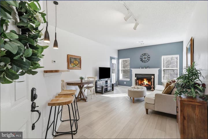 Peaceful Patio Condo - Clifton, VA