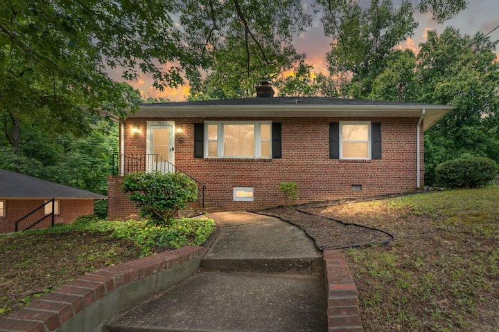 Cozy 3 Bedroom Home Near Downtown - Chesterfield, VA