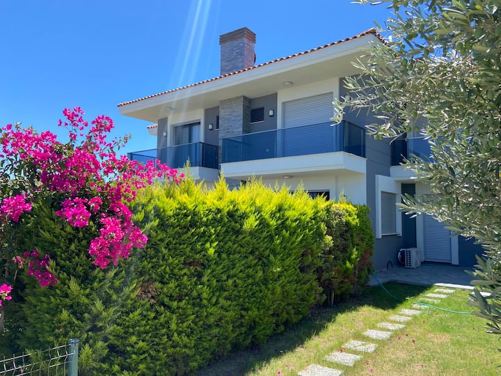 ÇEşme ŞIfne'de Deniz'e Yürüme Mesafesi Villa - Ilıca