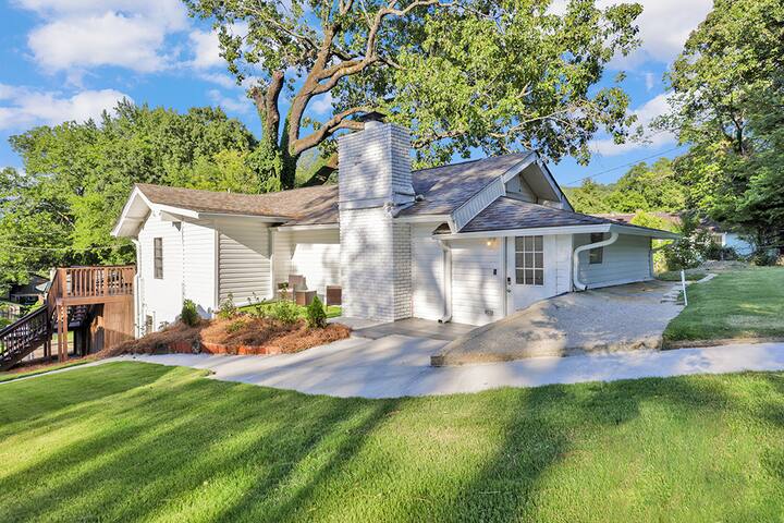 Charming Southeast Lake Retreat - Reflection Lake, Birmingham
