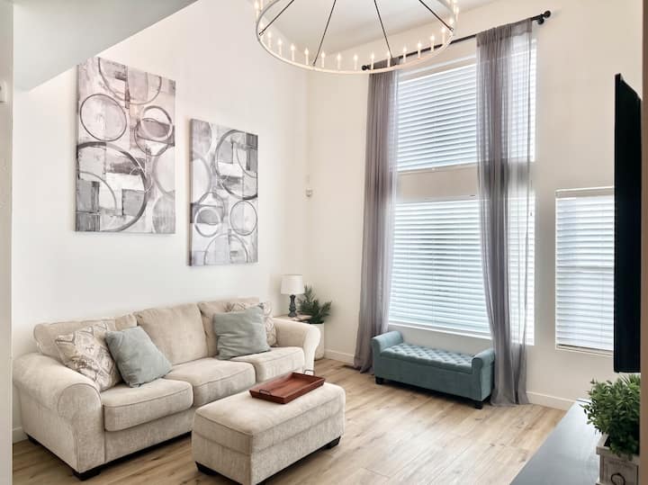 Clean And Open Remodeled Luxury Townhouse! - Sandy, UT