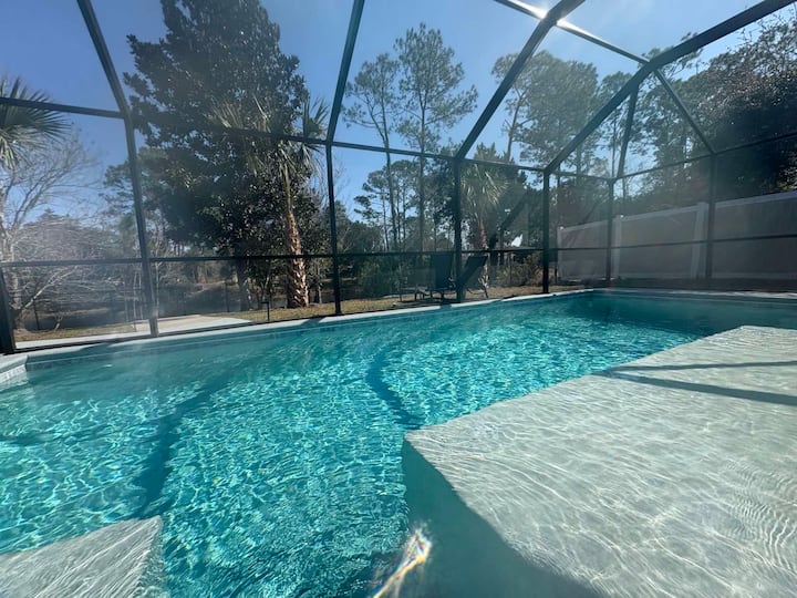 Waterfront, Pet Friendly Home With Pool - Palm Coast, FL