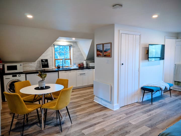 Private Studio Loft Steps To Downtown Elora & Mill - Fergus