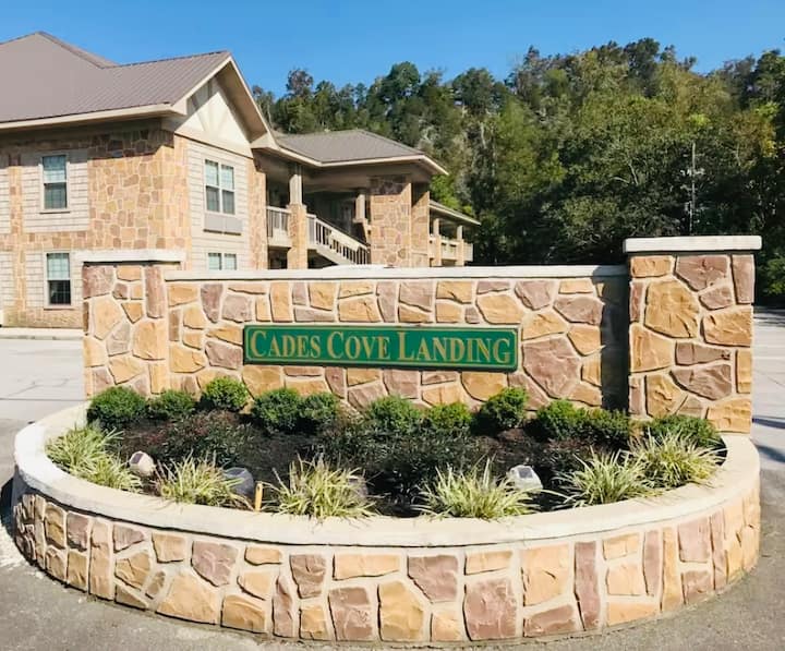 Peaceful River View Condo At Ccl #260 - Townsend, TN